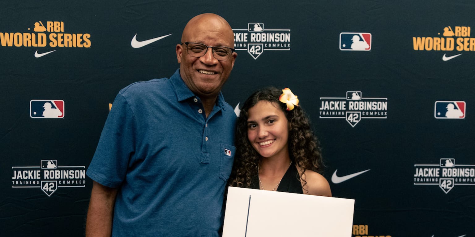 MLB honors Breaking Barrier essay winners at Nike RBI World Series