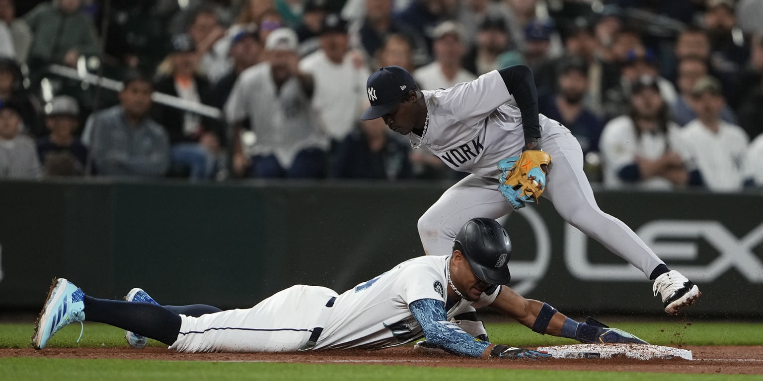 Julio Rodríguez picked off, Mariners lose in 10 to Yankees