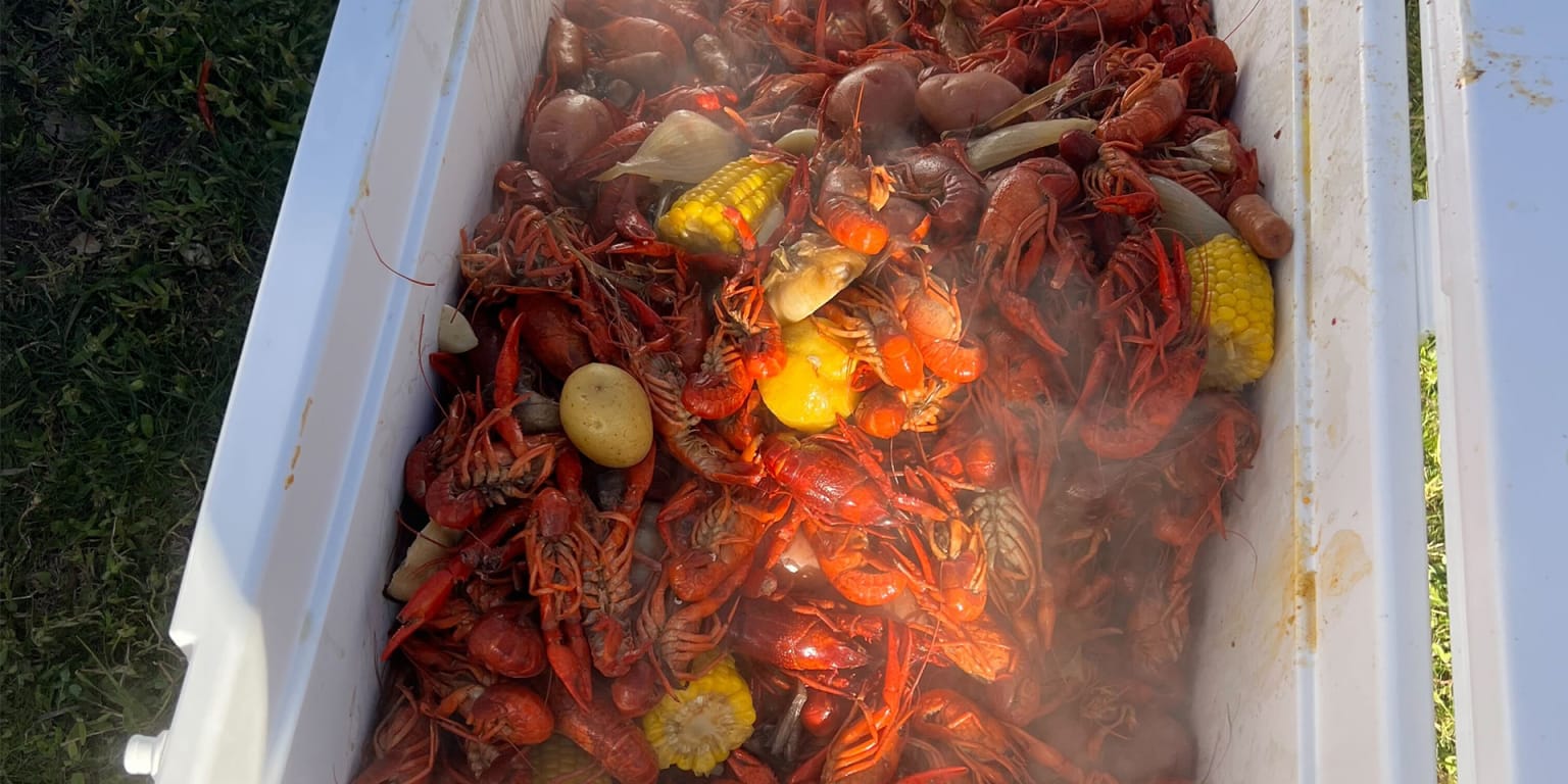 Jacob Waguespack hosts crawfish boil for Rays