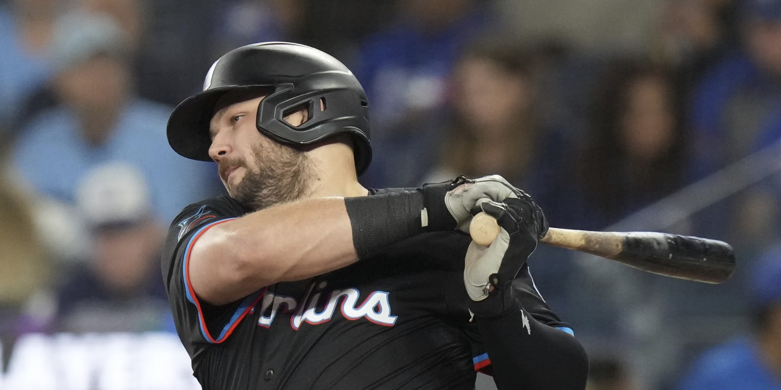 Marlins trade Jake Burger to Rangers for 3 prospects