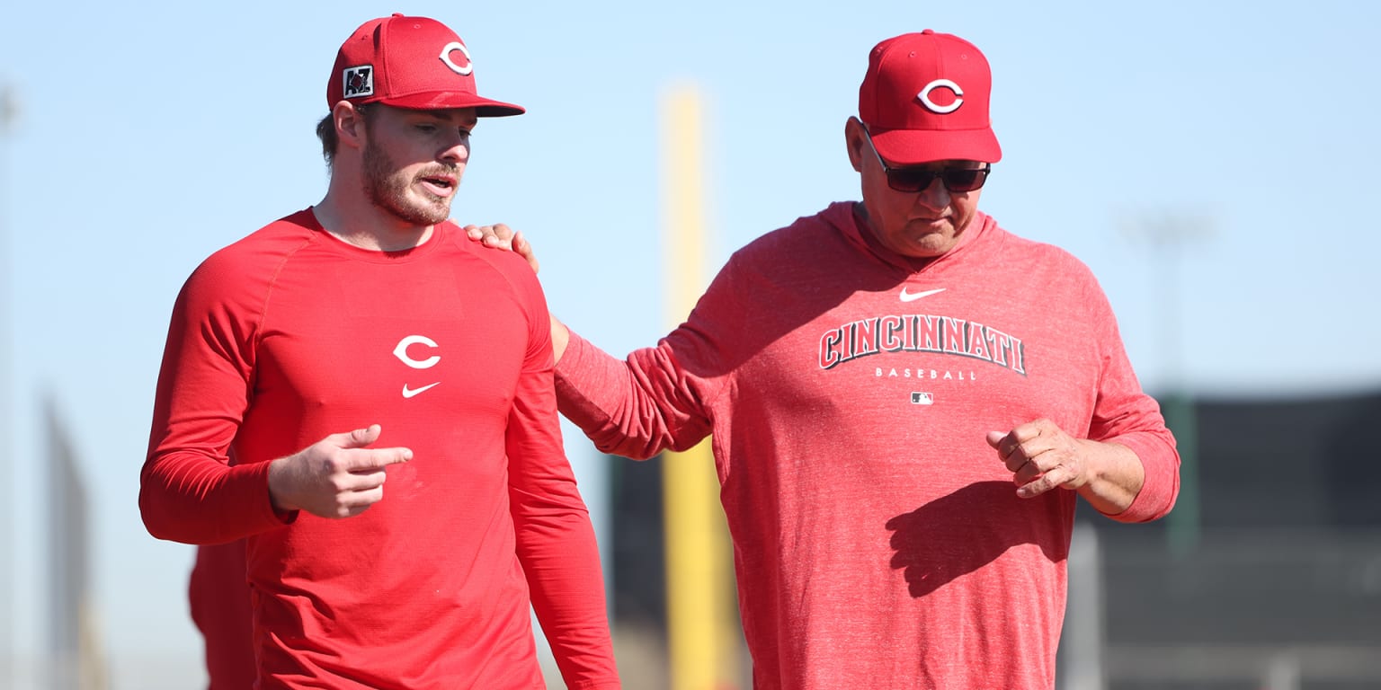 Gavin Lux begins outfield trial for Reds