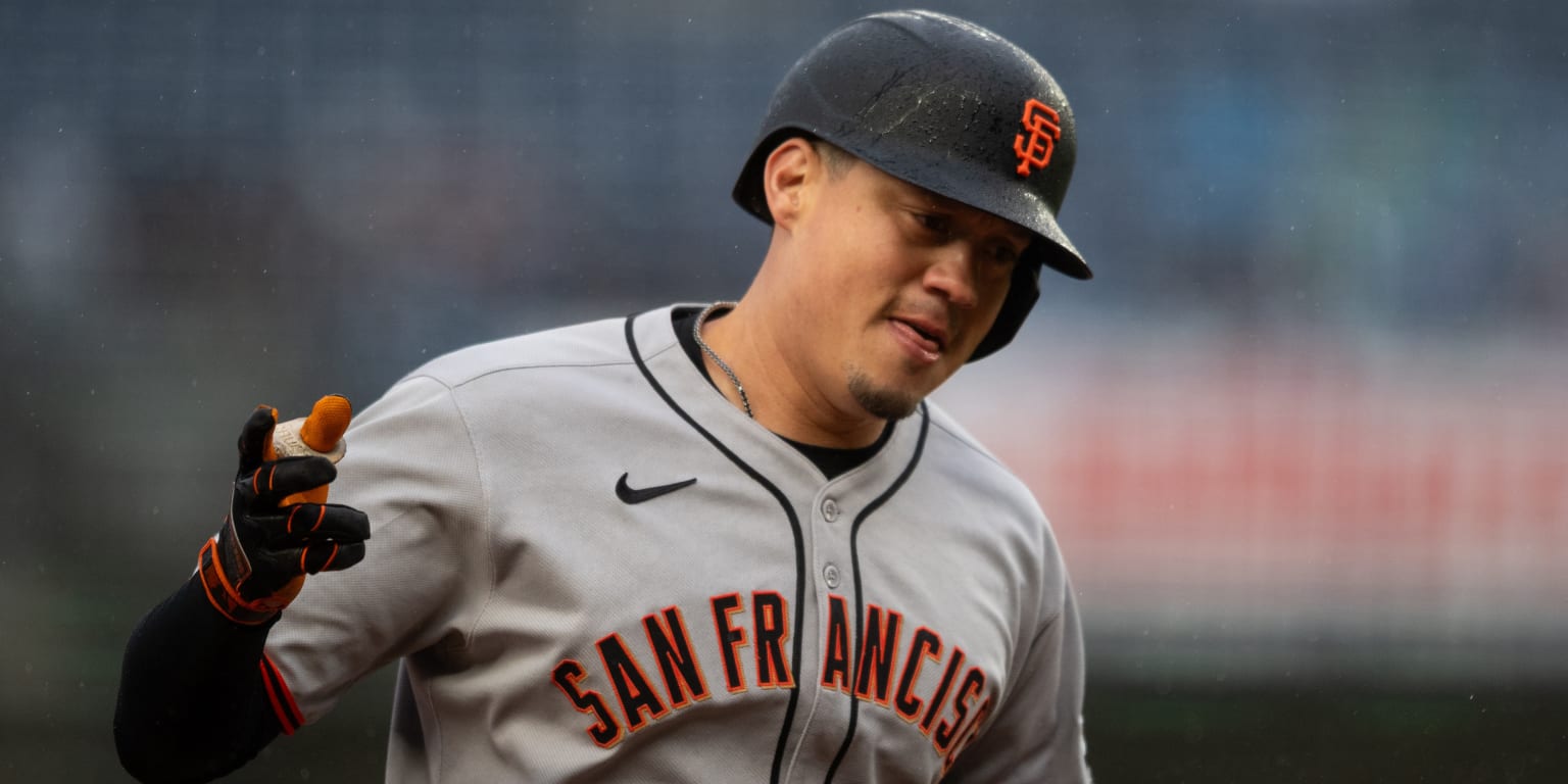 Flores is there for his friends, but Giants fall to Yanks in rain ...