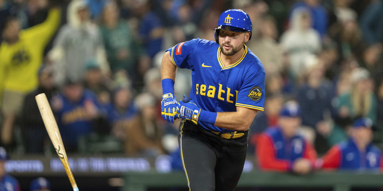 Cal Raleigh sets record for home runs by Mariners catcher in win
