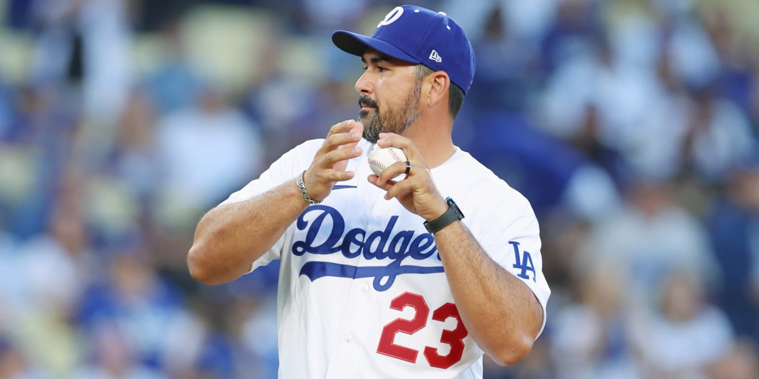 “El Titán” volvió al Dodger Stadium para lanzar la primera bola