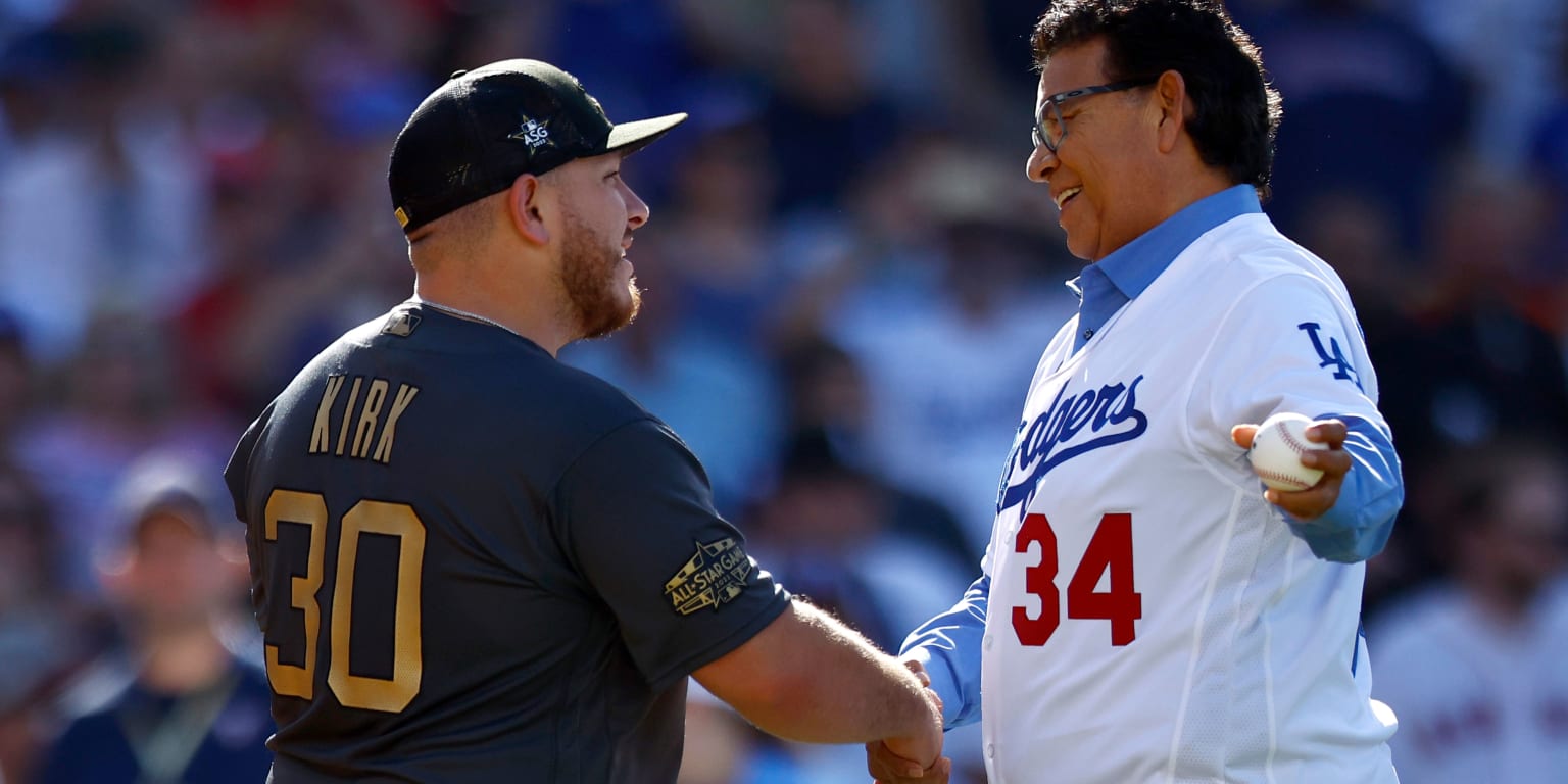Alejandro Kirk making history for Mexico in World Series
