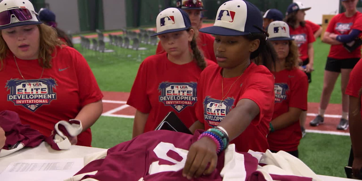 Elite Development Invitational helps inspire girls baseball players