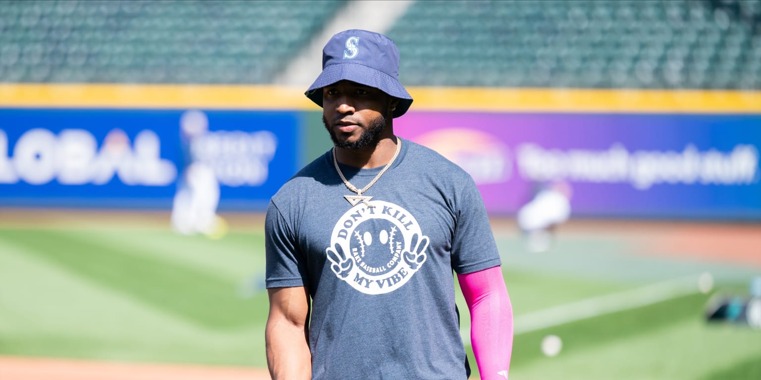 Victor Robles hits on the field for 1st time since shoulder injury