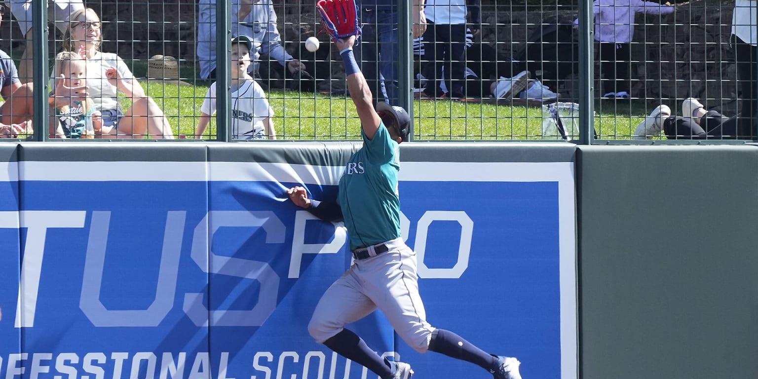 Julio Rodríguez playing hard, working to avoid injury