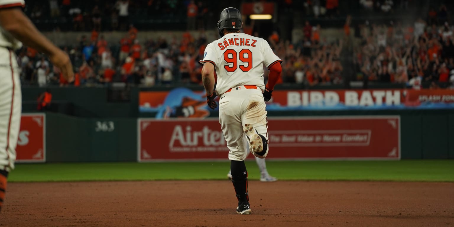 Orioles hit back-to-back-to-back homers in loss to Rangers