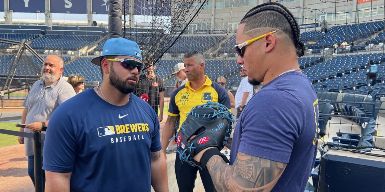 Brewers coaches get creative to help injured William Contreras
