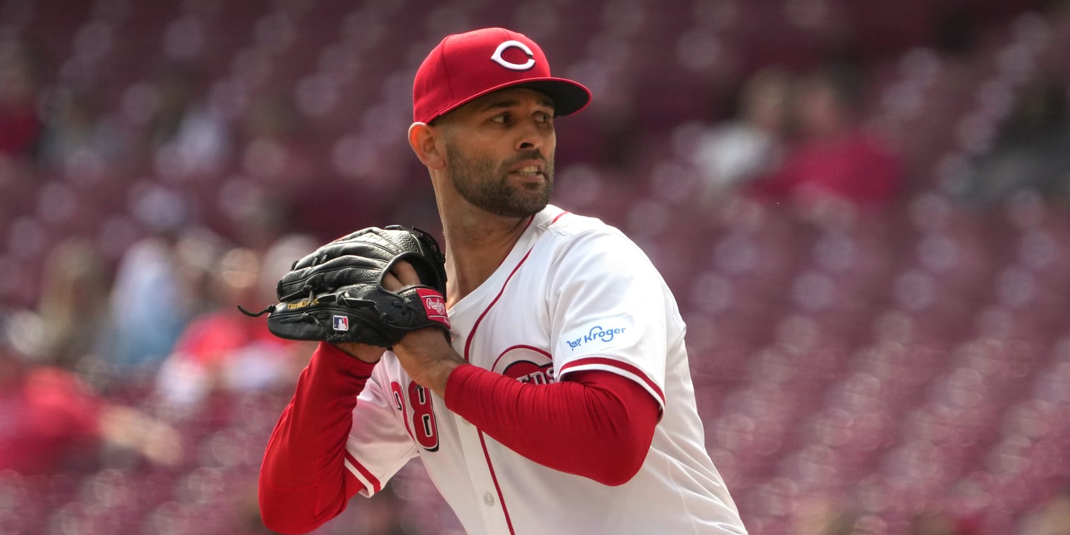 Nick Martinez gives Reds options as starter and reliever