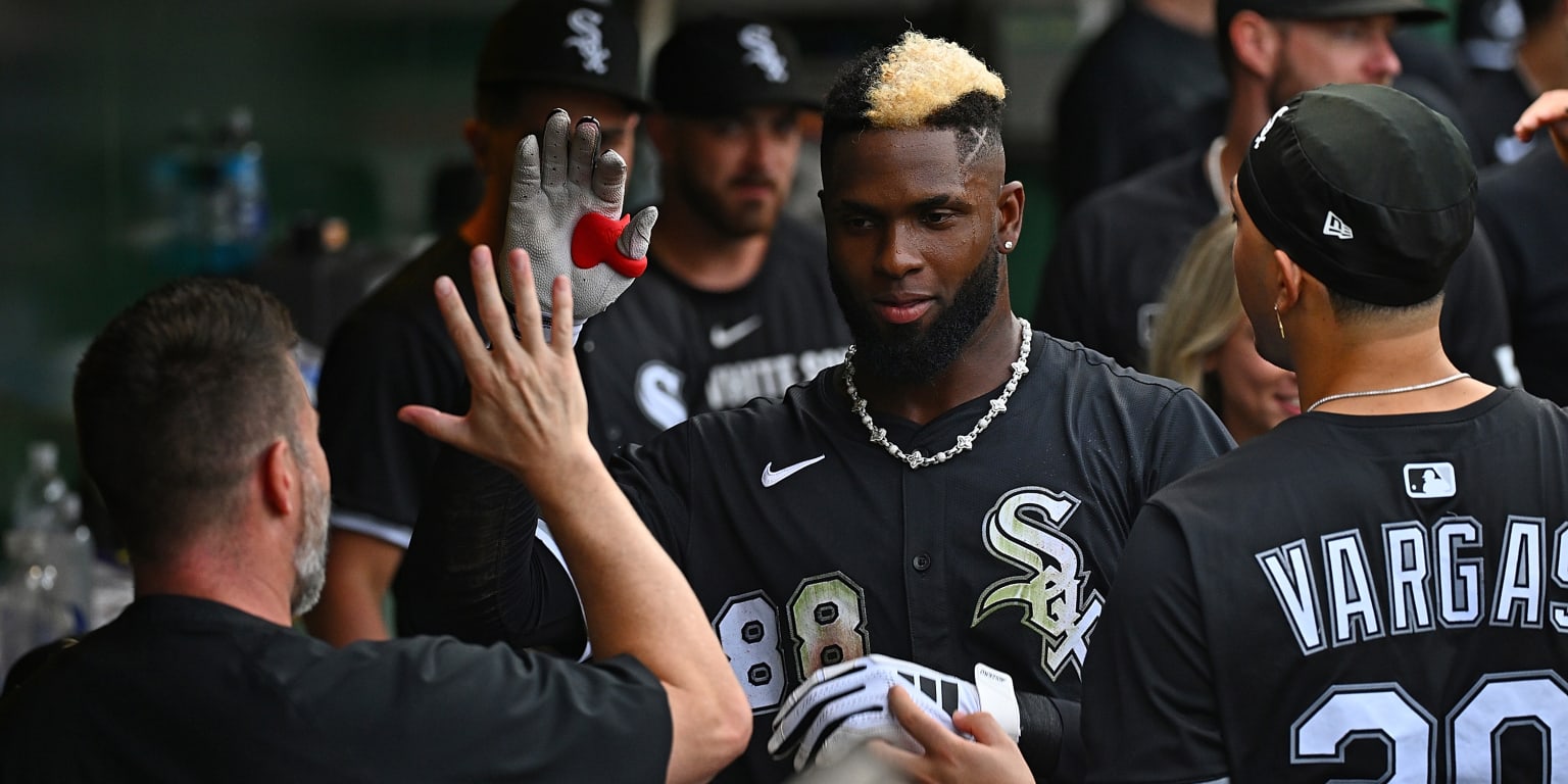 Luis Robert Jr. eleva sus bonos con una exhibición de poder, velocidad ...