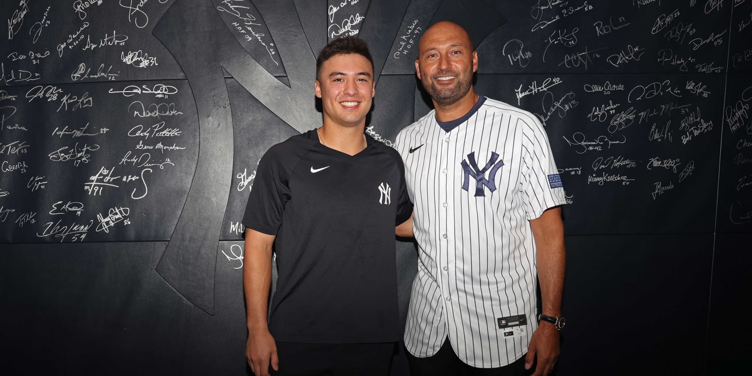 Yankees Magazine: Anthony Volpe's Gold Glove season