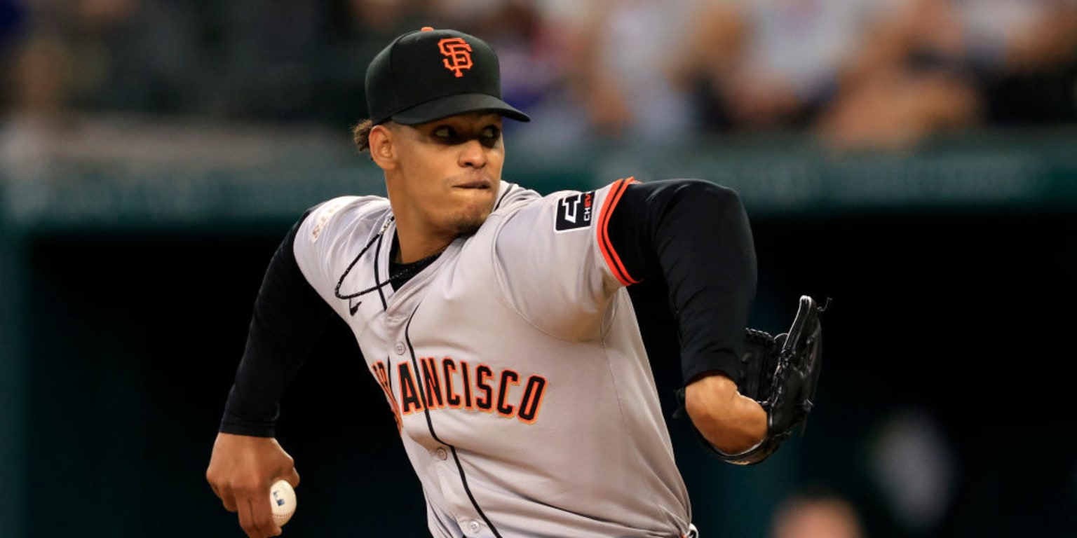 Randy Rodríguez shows out in front of parents