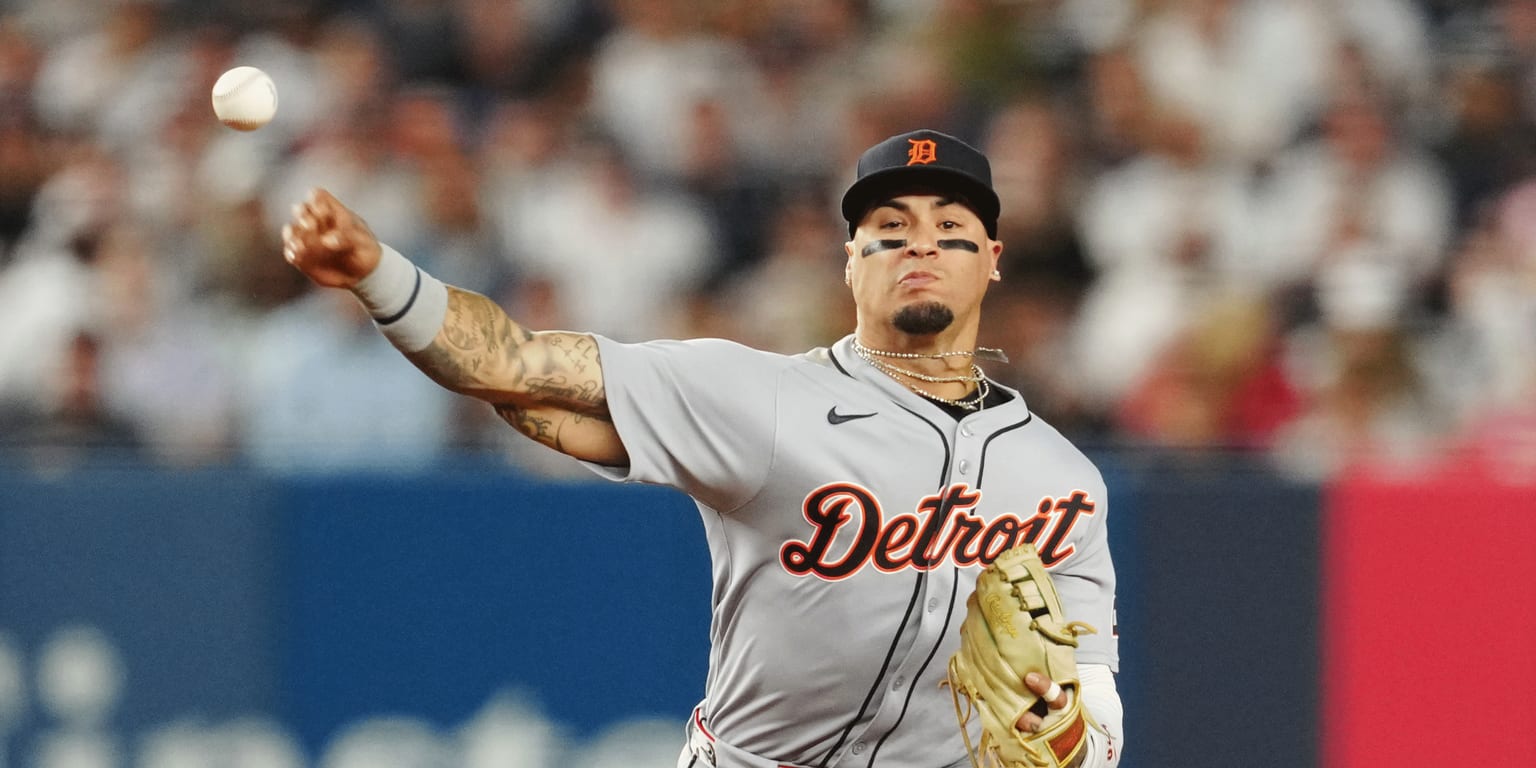 Javier Báez scratched with neck soreness