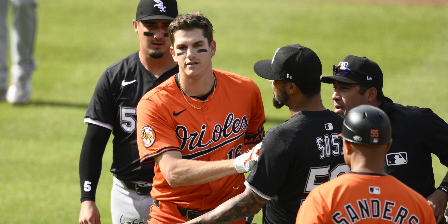 White Sox-Orioles benches clear after rundown collision