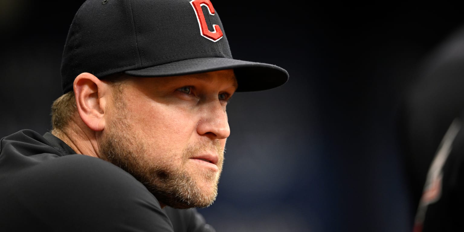 Chris Valaika leaves Guardians for Reds