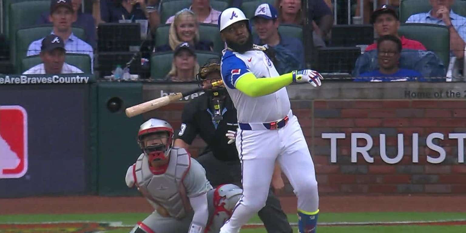 Ozuna, Albies suenan HR ante Filis y Bravos igualan la serie en casa