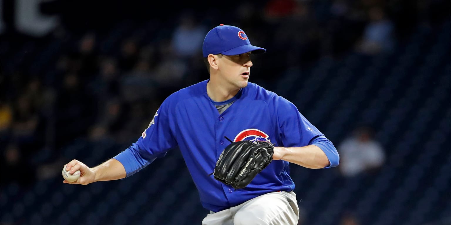 Kyle Hendricks working on his curveball grip