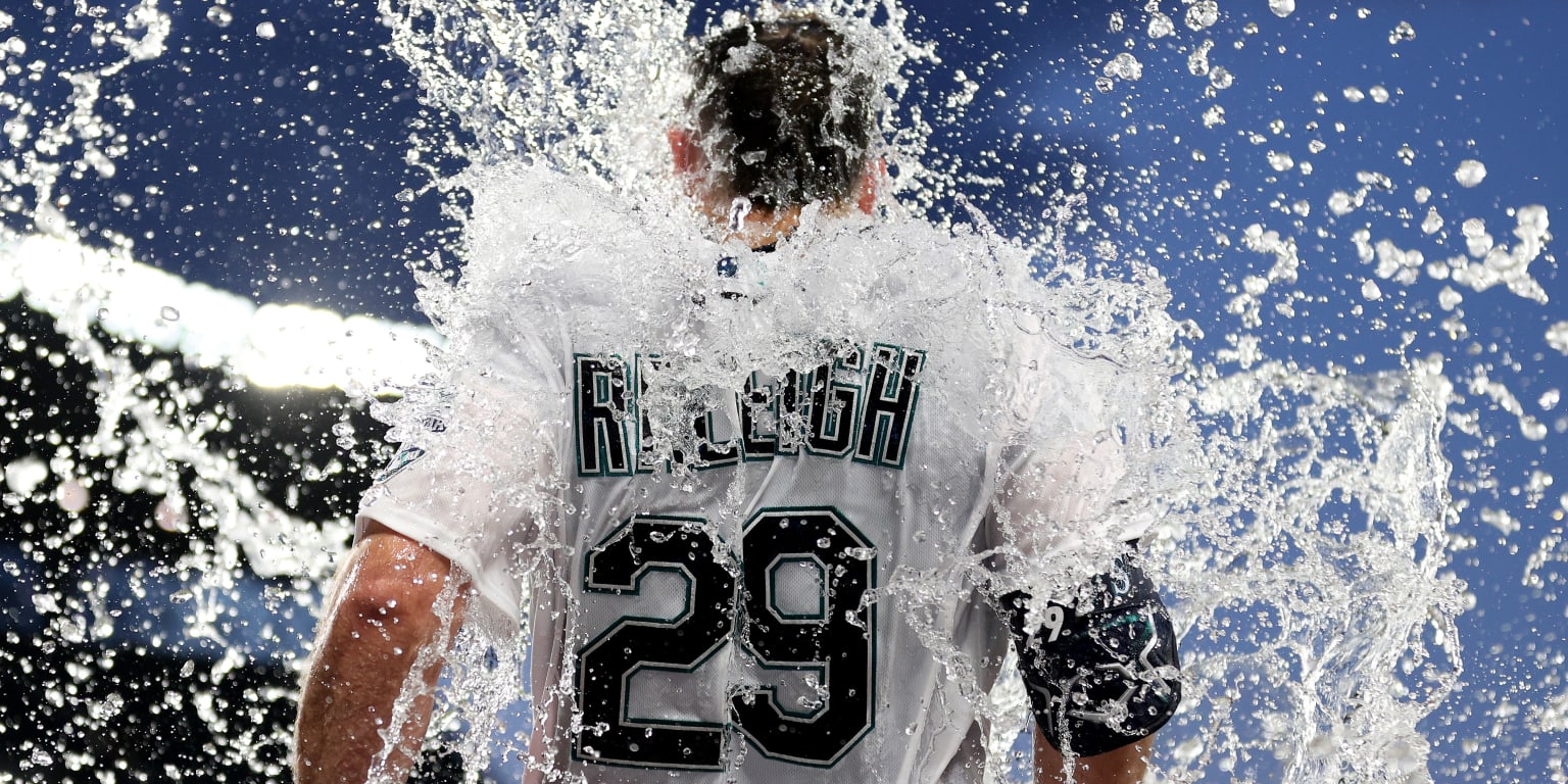 Cal Raleigh's revamped approach leading to success