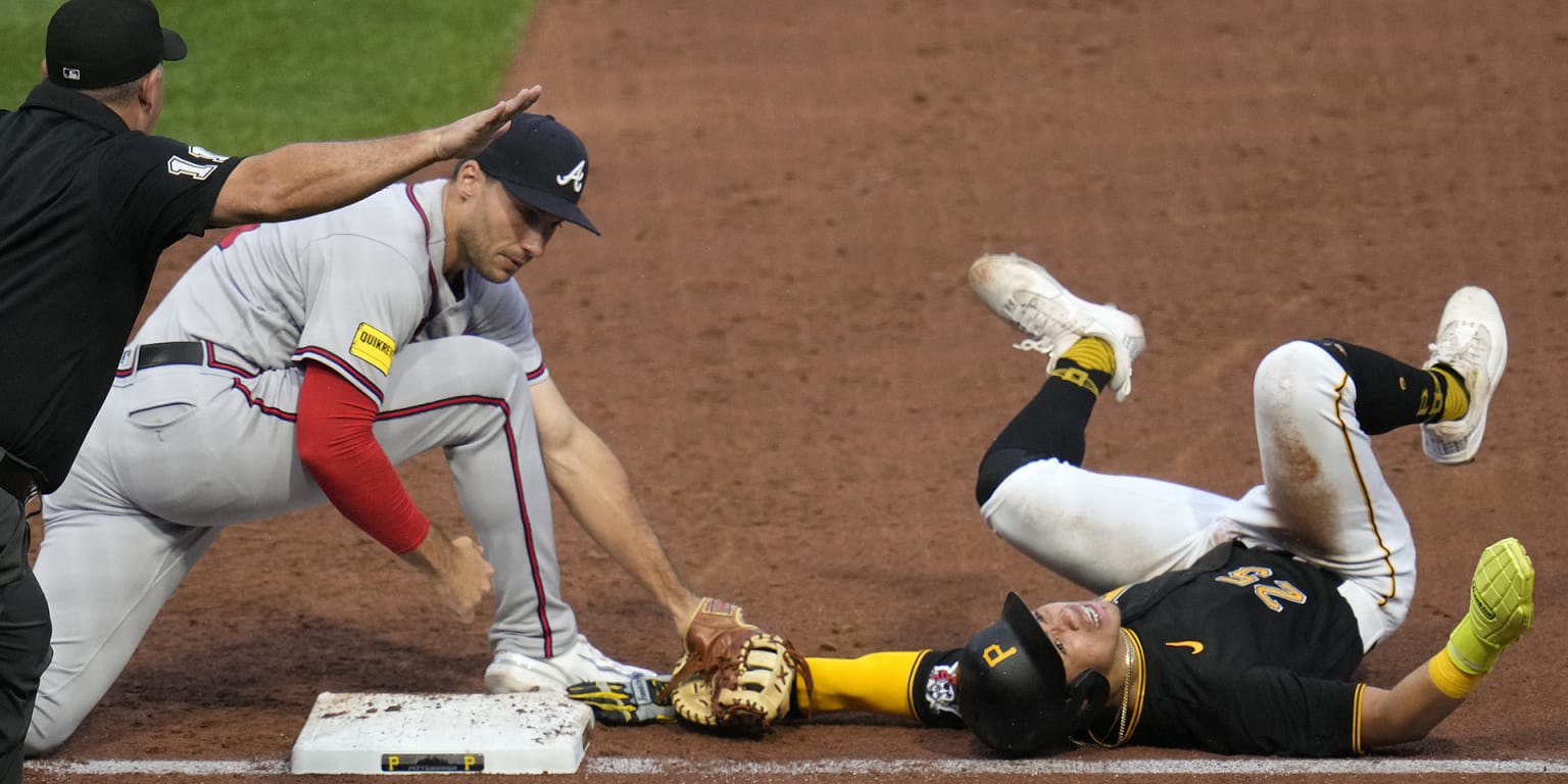 Endy Rodriguez does swim move to avoid pickoff