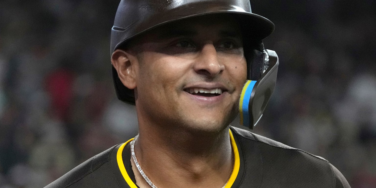 Donovan Solano arrives at Mariners Spring Training