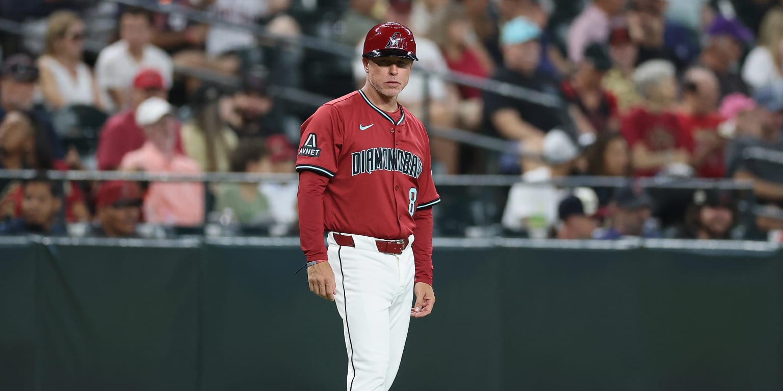 Diamondbacks remove Shaun Larkin as third-base coach