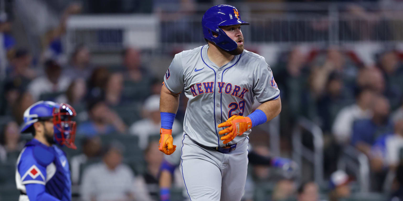 Mets doblegan a Bravos y estropean aniversario del HR 715 de Aaron