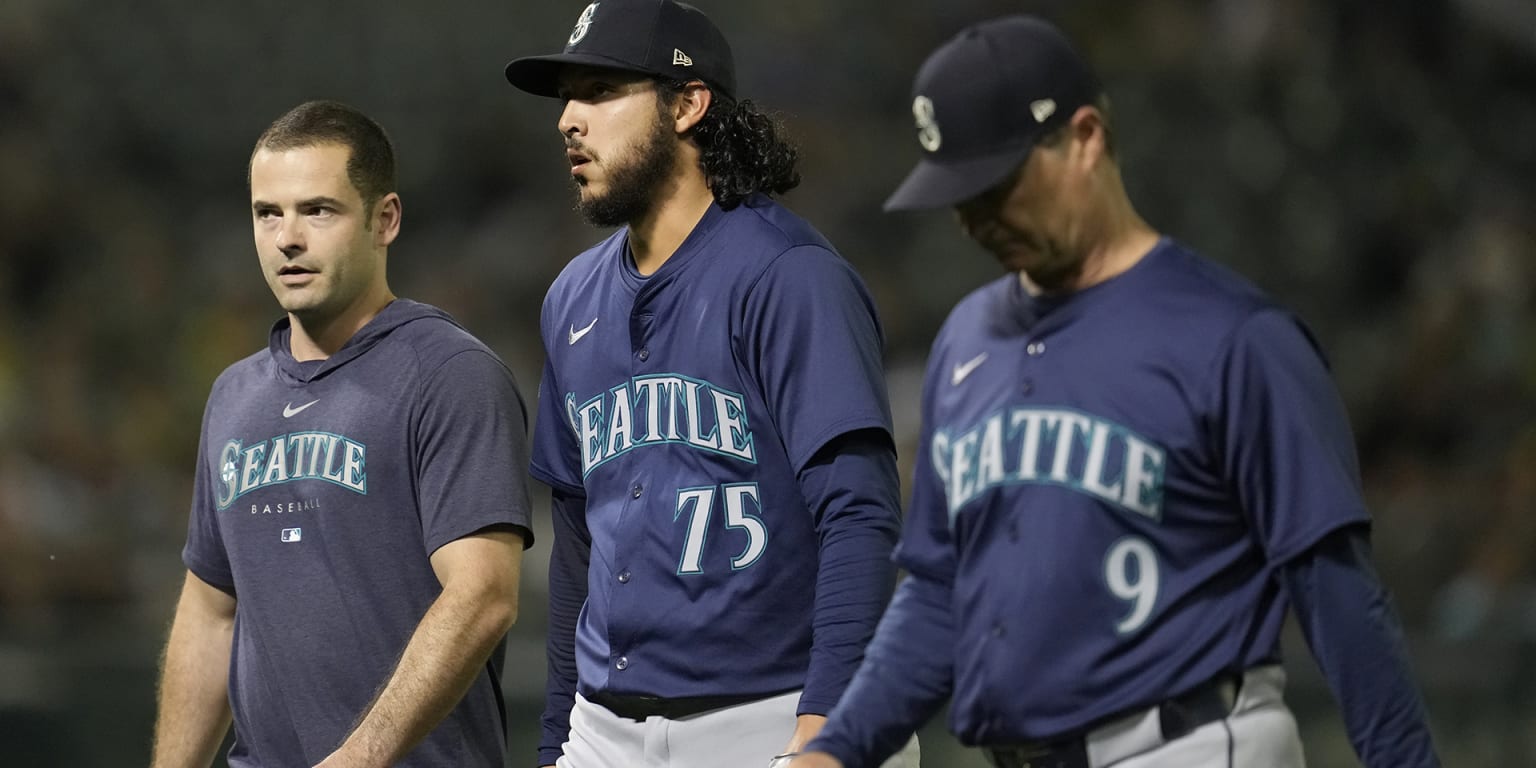 Andrés Muñoz injured in Mariners' win over A's