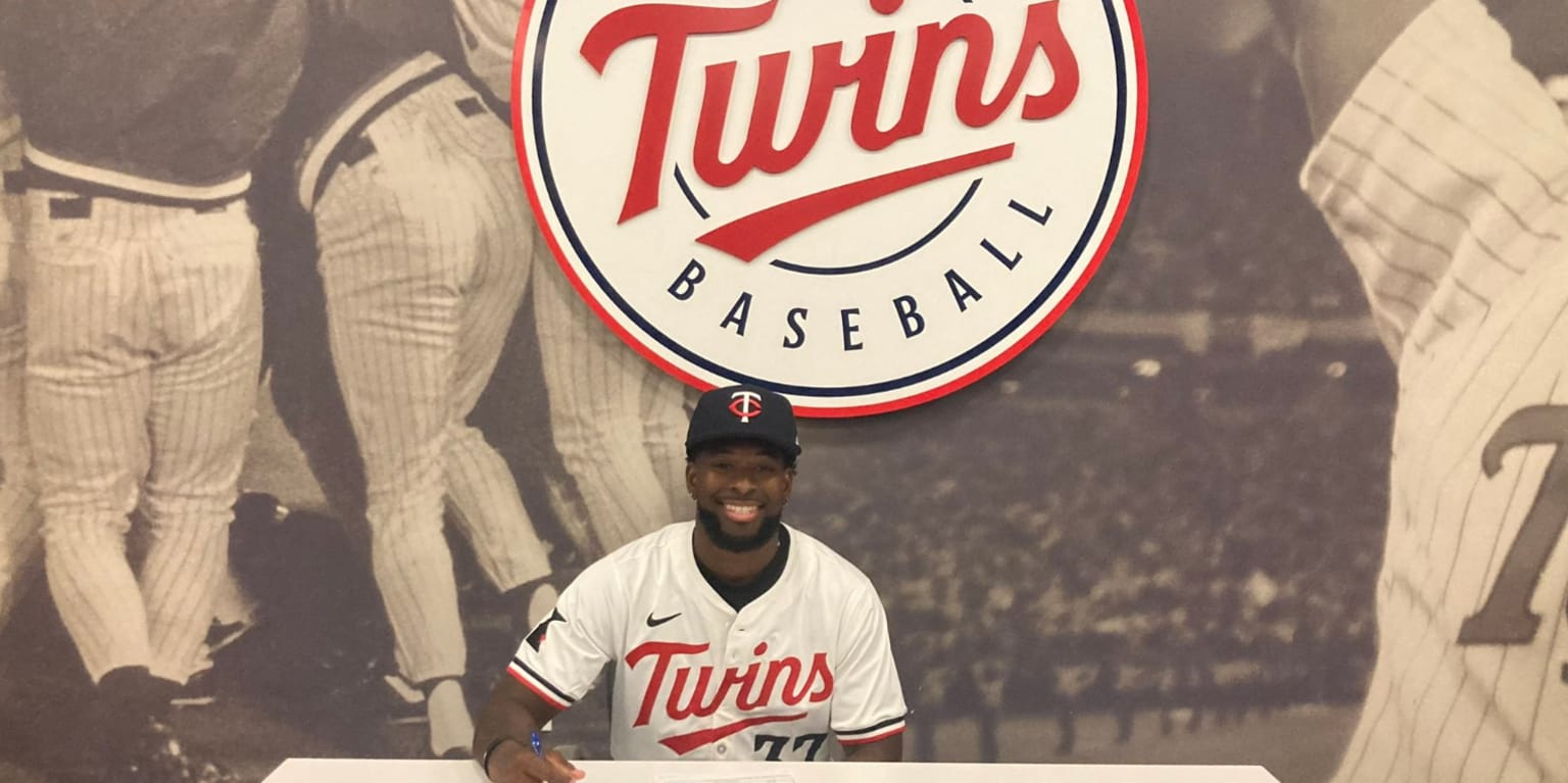 Kaelen Culpepper breaks Carlos Correa's bat