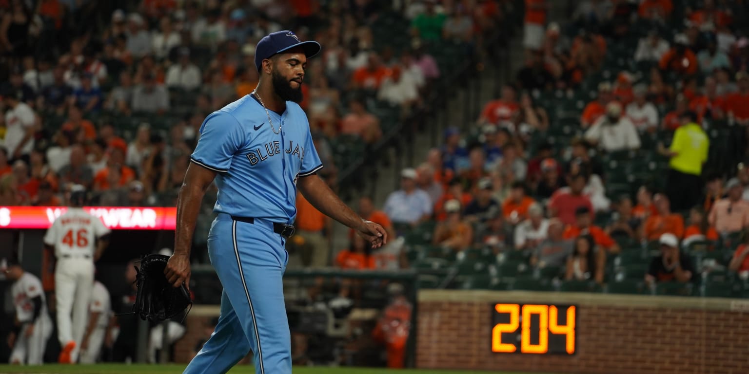 Seranthony Domínguez traded to Blue Jays during doubleheader