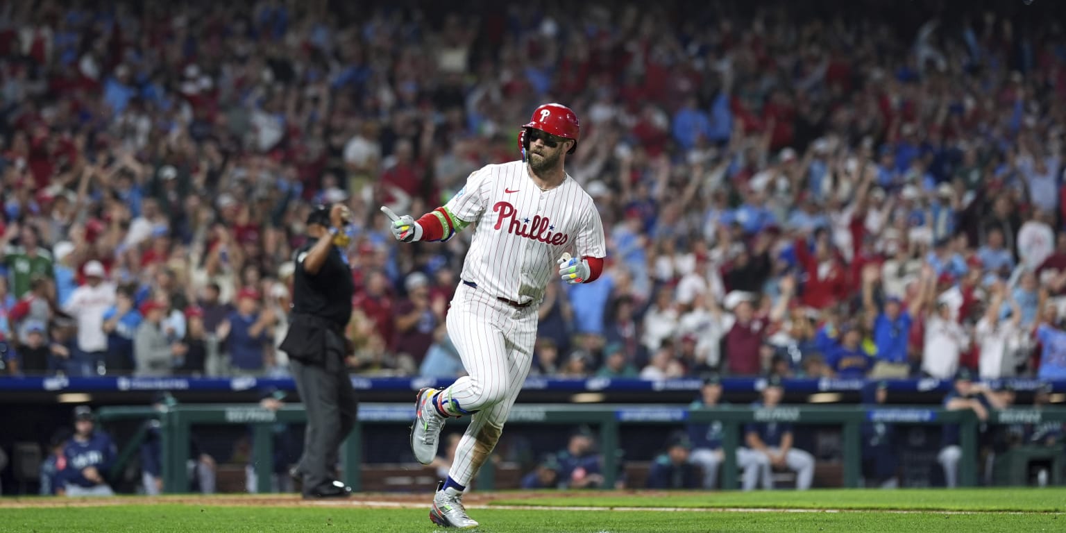 Bryce Harper hits 2 440-foot-plus home runs