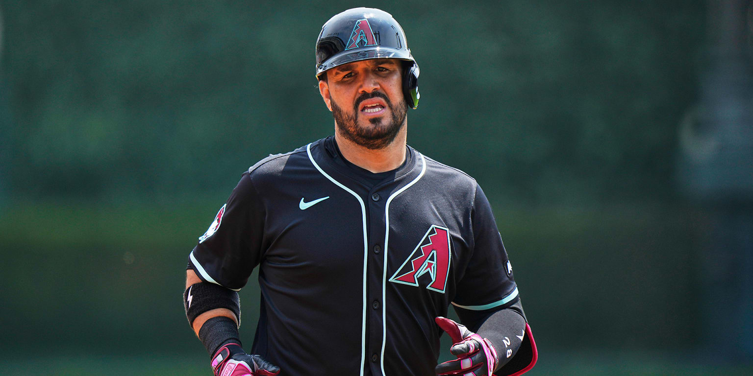 D-backs trade Eugenio Suárez to Mariners