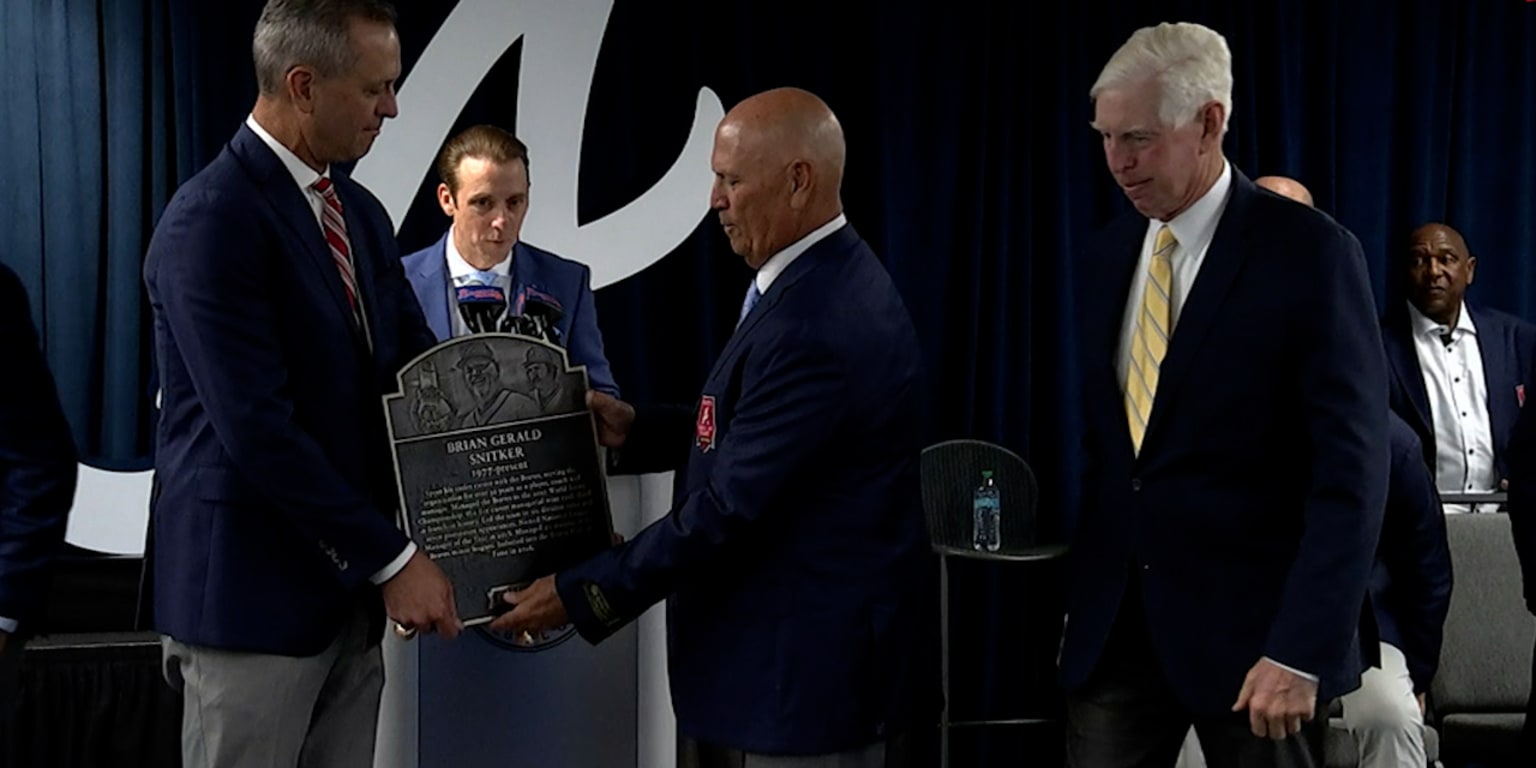Brian Snitker surprised by son Troy at Braves Hall of Fame induction
