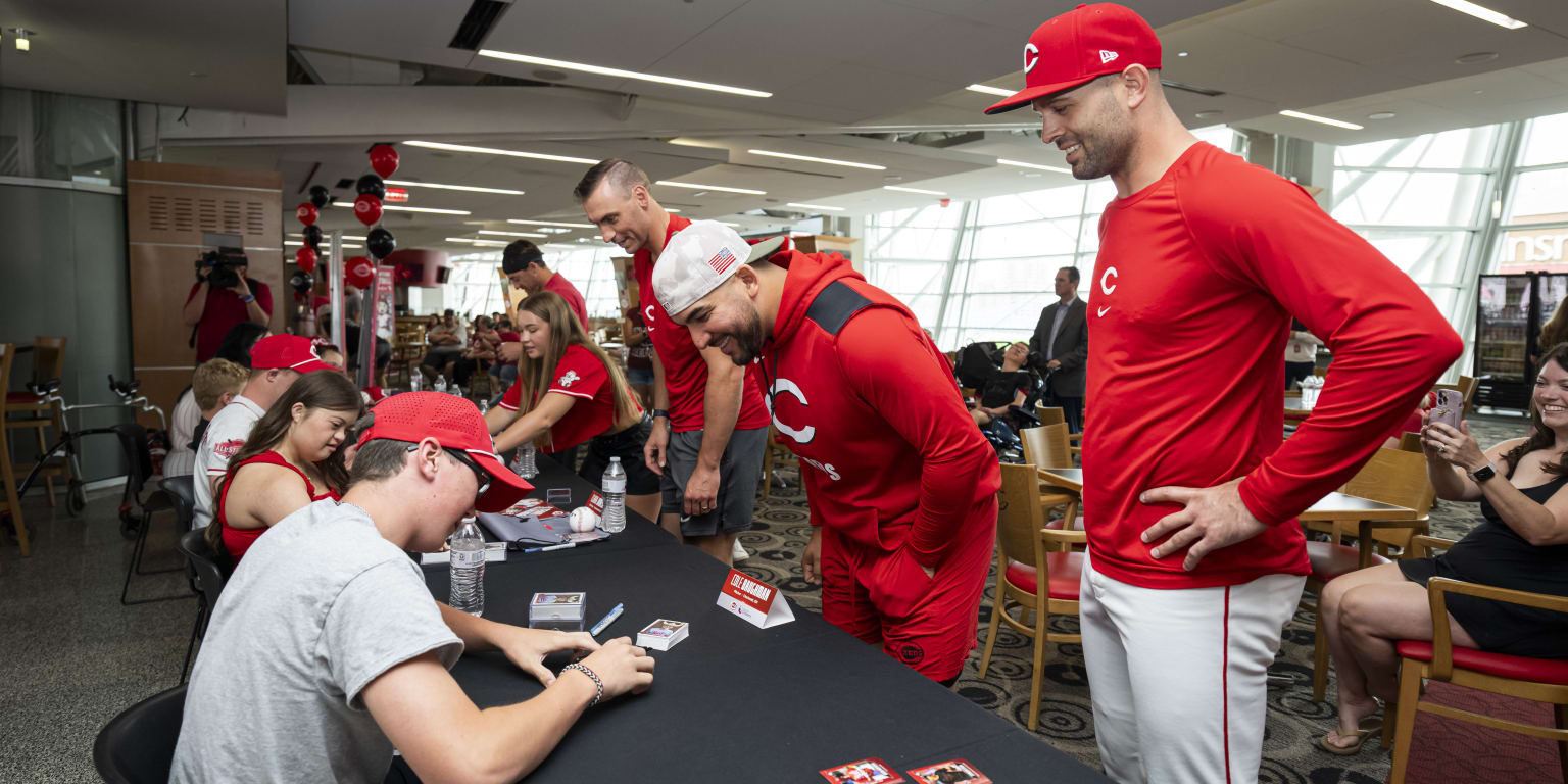 Reds play autograph seekers from young fans at children's hospital ...