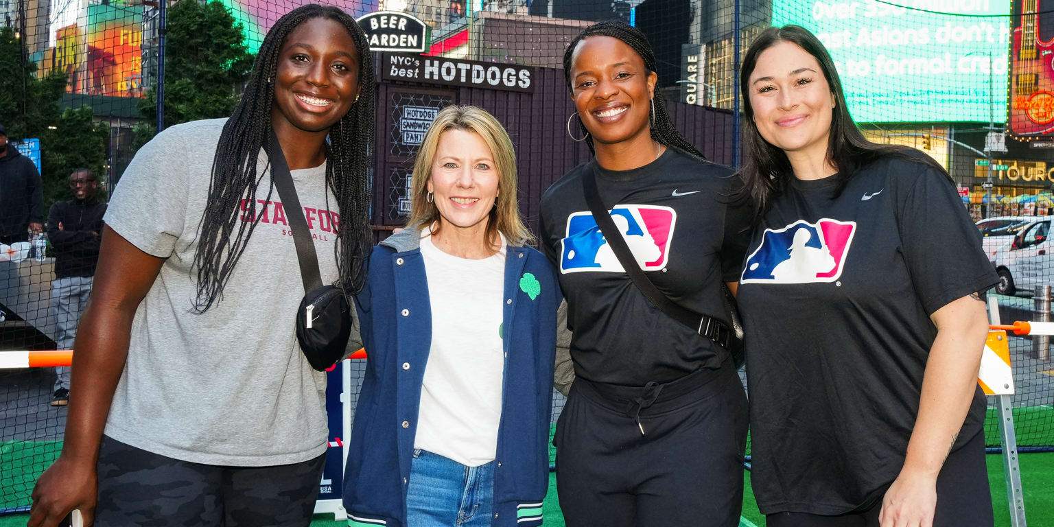 World Softball Day celebrated at PLAY BALL Times Square event