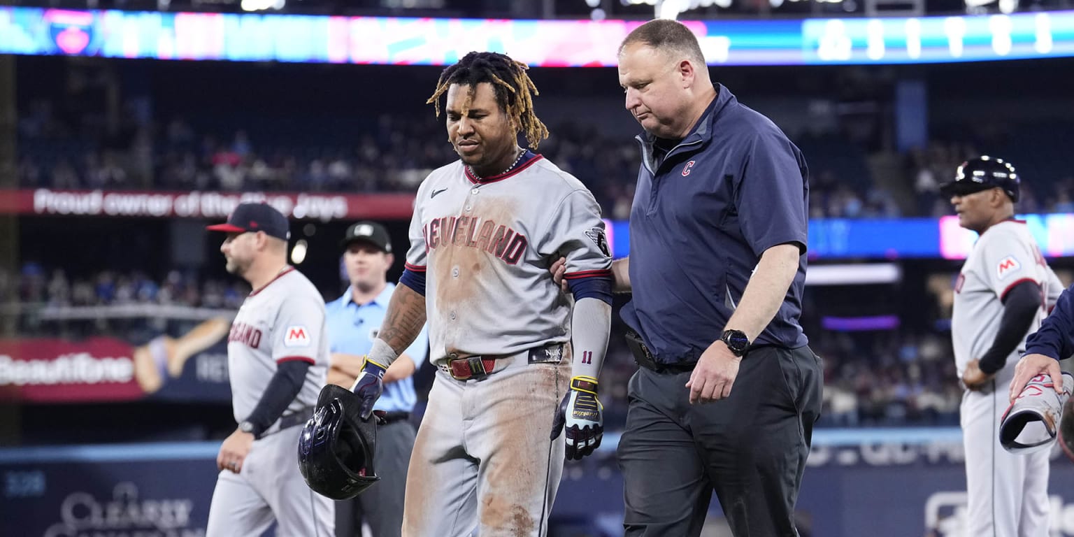José Ramírez exits with injury in Guardians' game vs. Blue Jays
