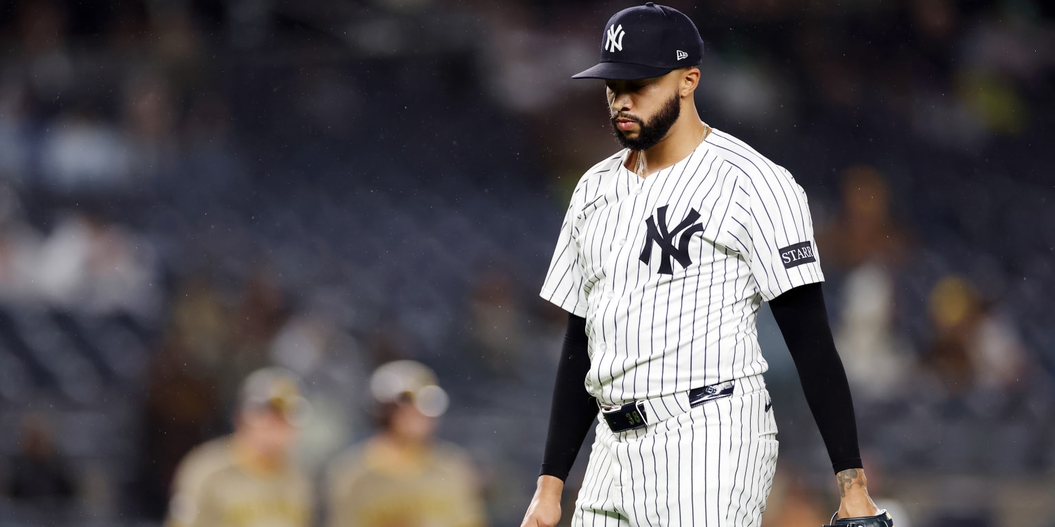 Devin Williams struggles as Yankees blow late lead to Padres