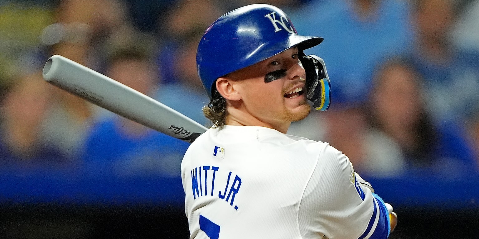 Bobby Witt Jr. records historic 30-homer, 30-steal season