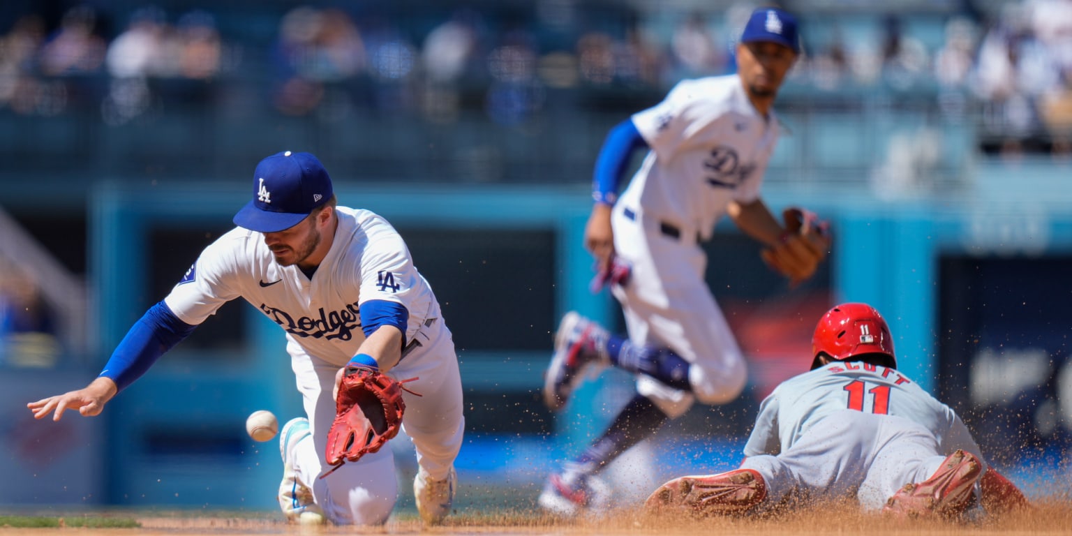 Victor Scott II steals base in MLB debut