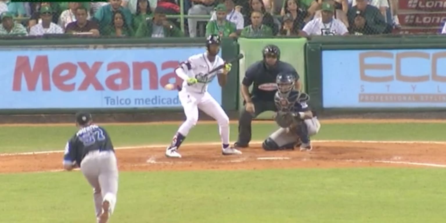 Raimel Tapia bunts, scores in wild Dominican League play