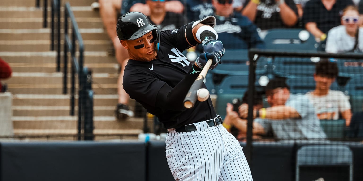 Aaron Judge singles in 2025 Spring Training debut