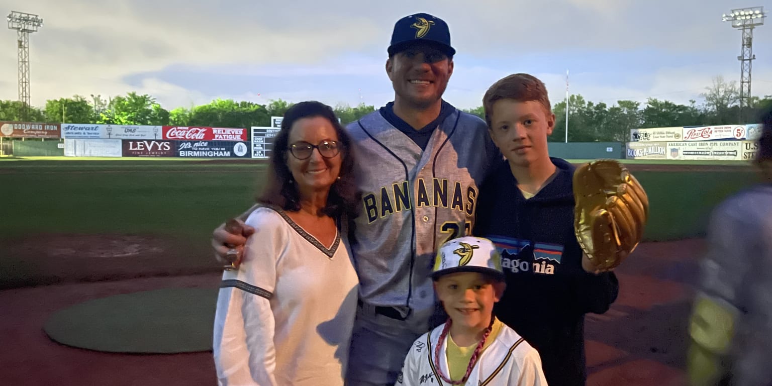 Jake Peavy pitches at Rickwood Field for Savannah Bananas