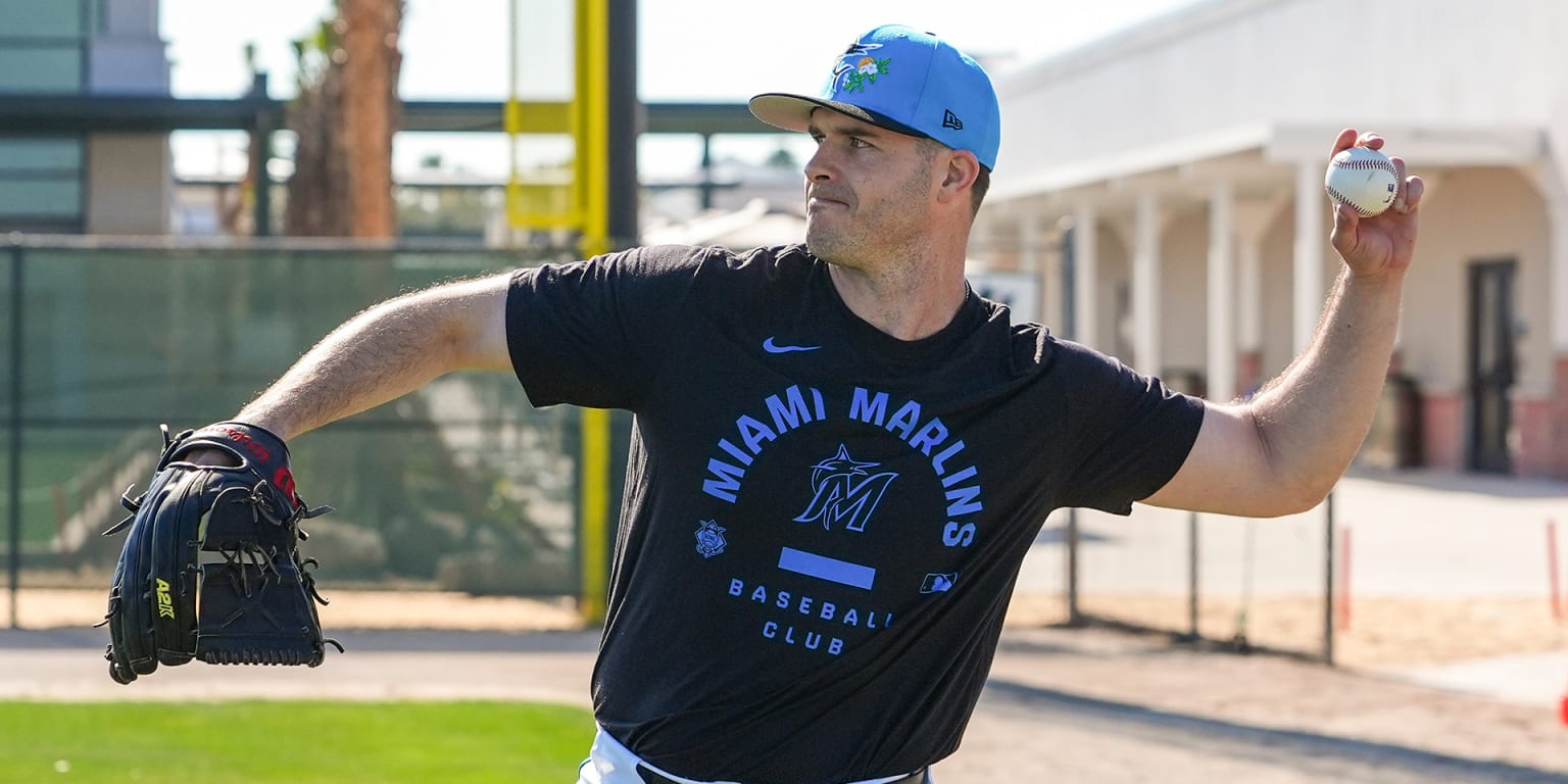 John King agrees to contract with Marlins for 2026