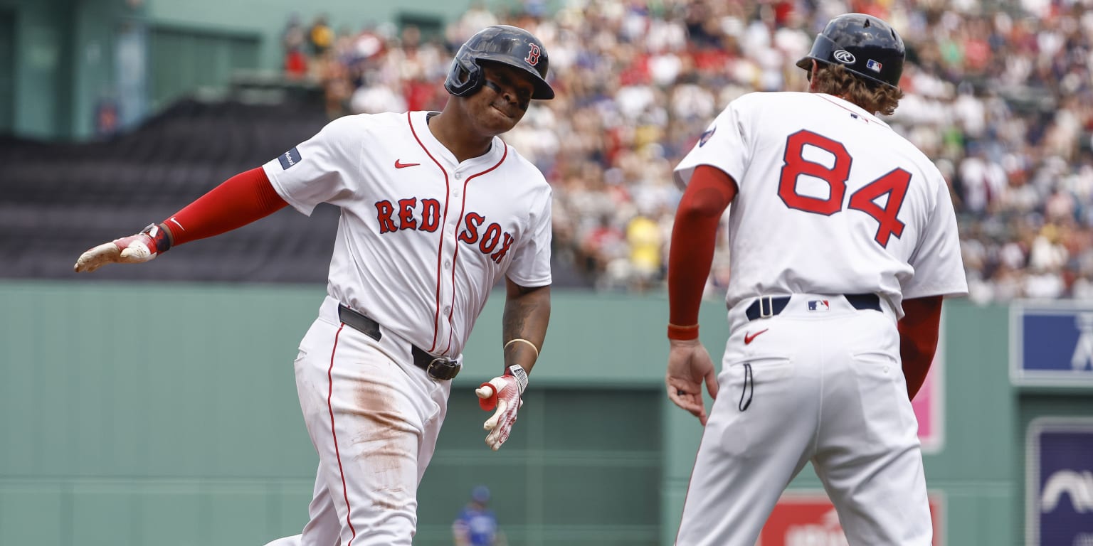 Devers la bota y Boston cierra primera mitad ganando serie vs. K.C.