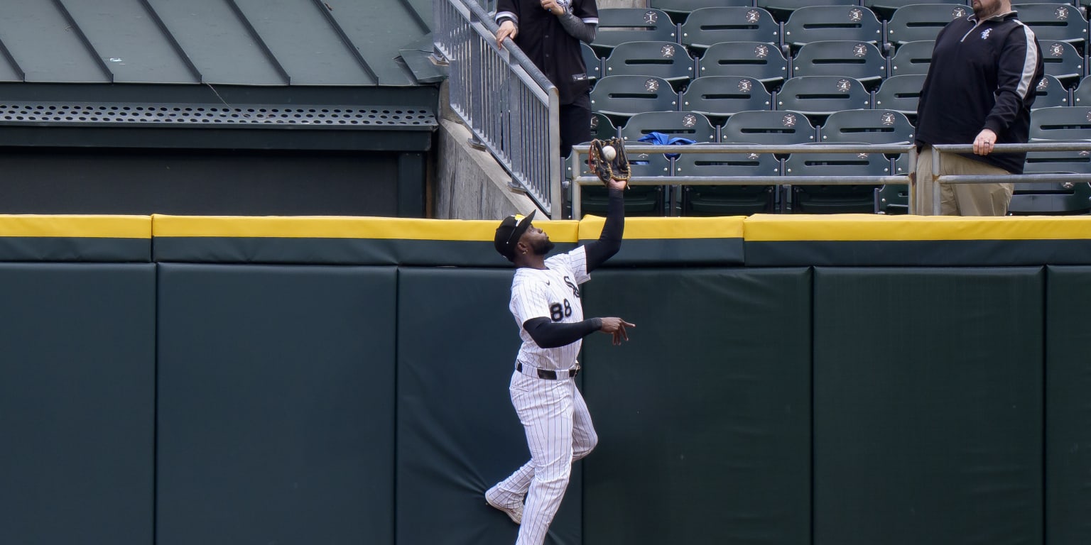 Sean Burke pitches six innings, Luis Robert Jr. robs HR in White Sox win
