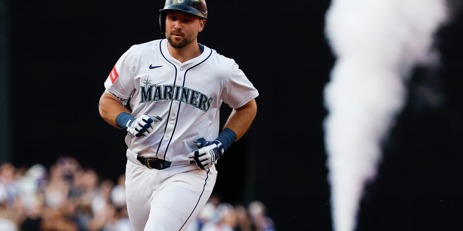 Logan Gilbert strikes out 10 and Cal Raleigh hits HR in Mariners win