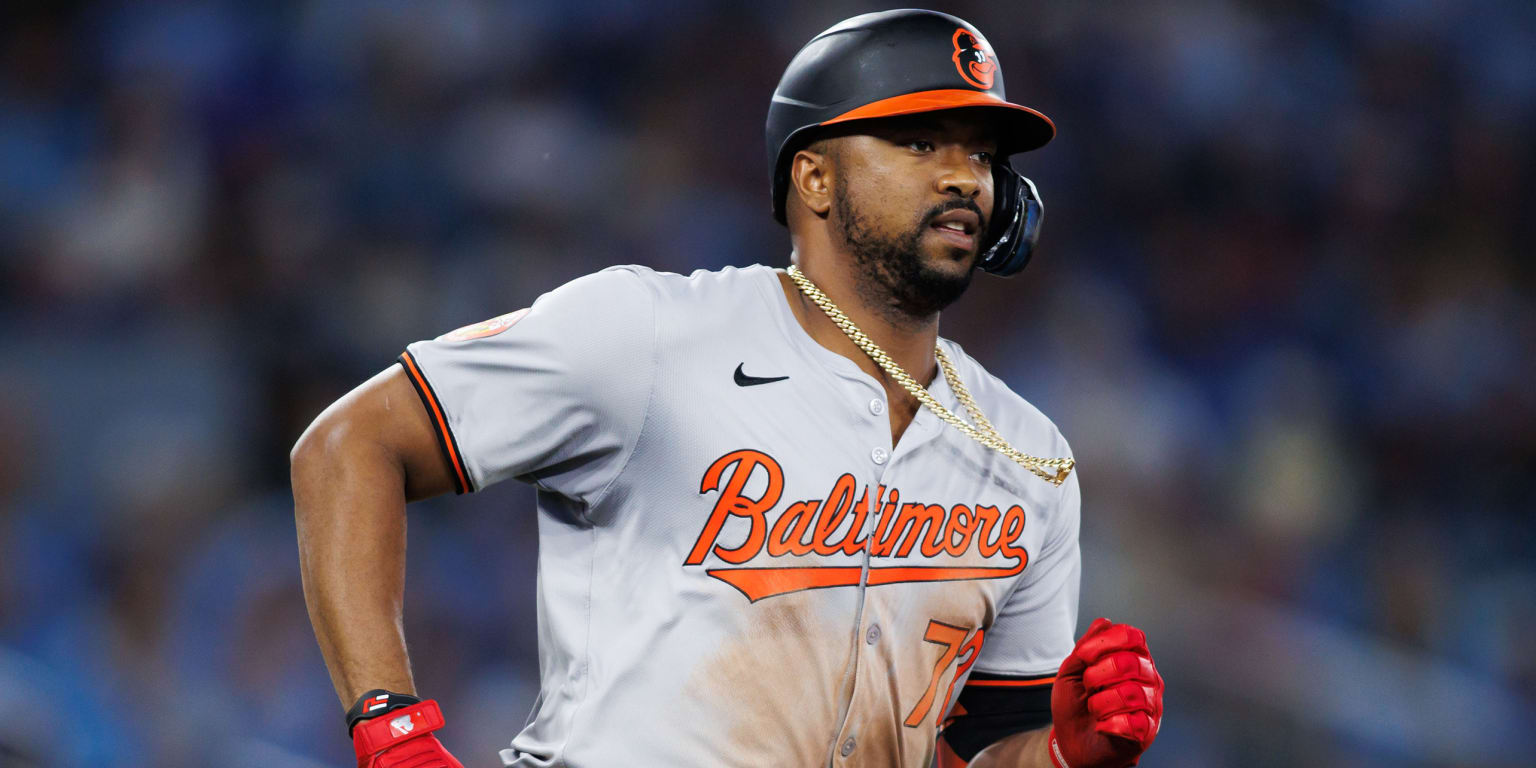 Eloy Jiménez's 2025 option declined by Orioles