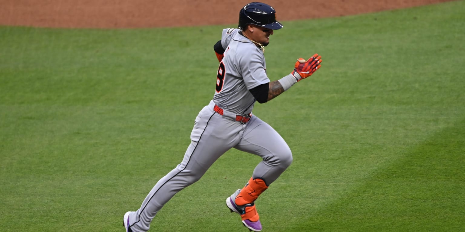 Javier Báez exits Tigers' game vs. Braves early with ankle injury