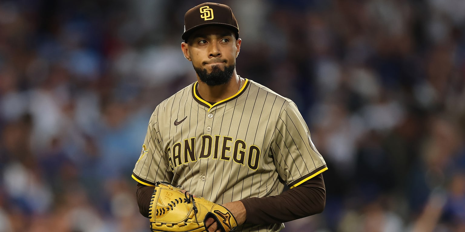 Robert Suarez opts out; Wandy Peralta exercises option